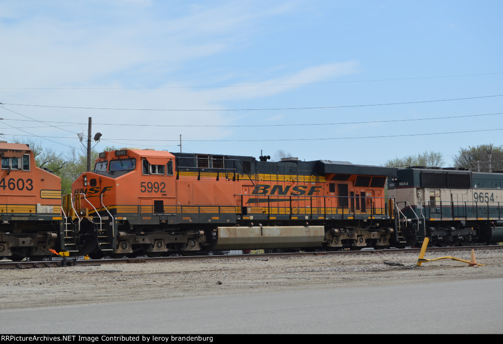 BNSF 5992